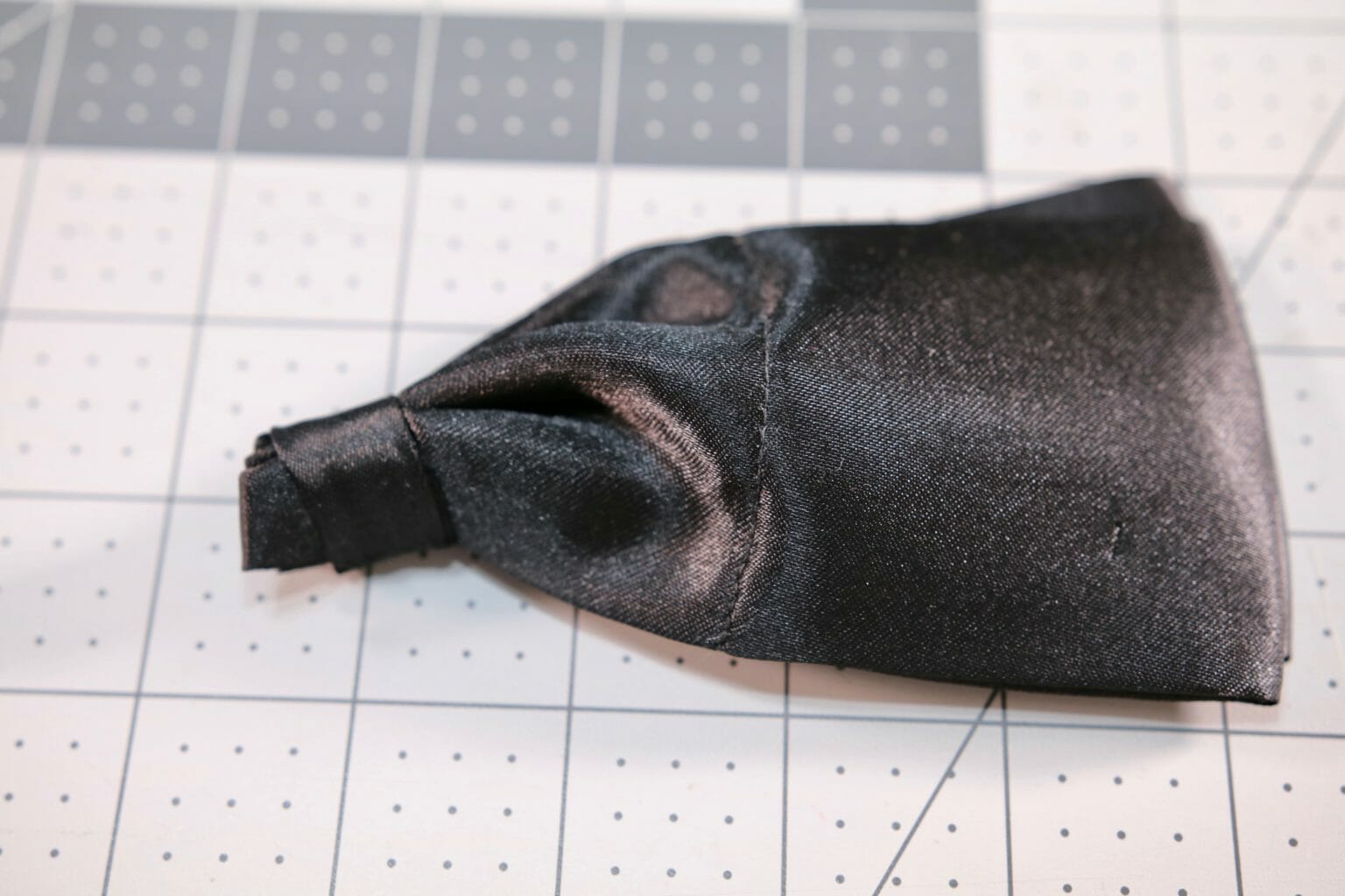 Easy bow tie pattern and tutorial, when you need to pull a James Bond ...