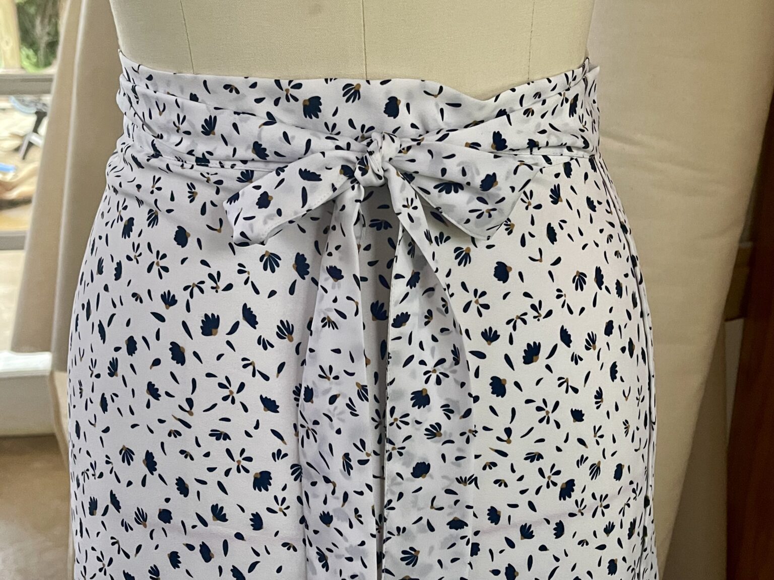 Easy Adjustable Wrap Skirt Pattern - Full Tutorial | So Sew Easy